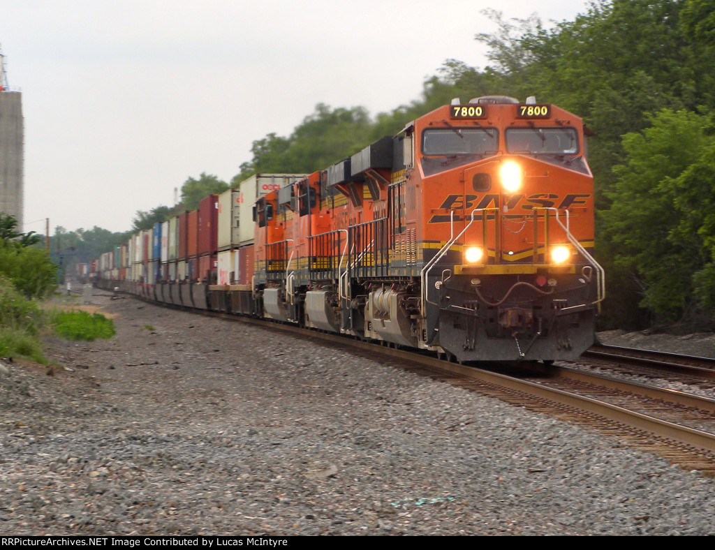 BNSF 7800 westbound BNSF intermodal train
